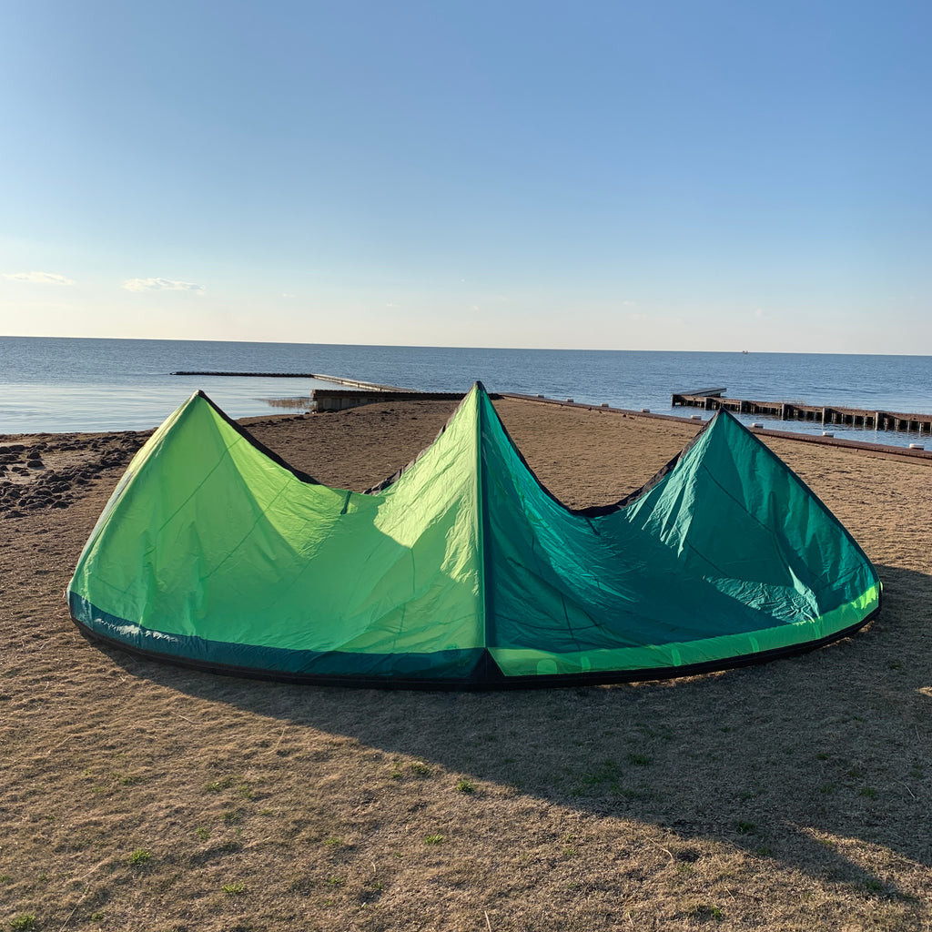 USED Slingshot Machine V1 Kite-17m-Green — REAL Watersports